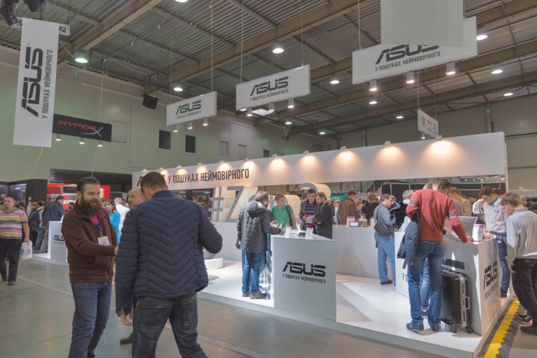 Designing a trade show booth: strategies that engage and convert - momencio